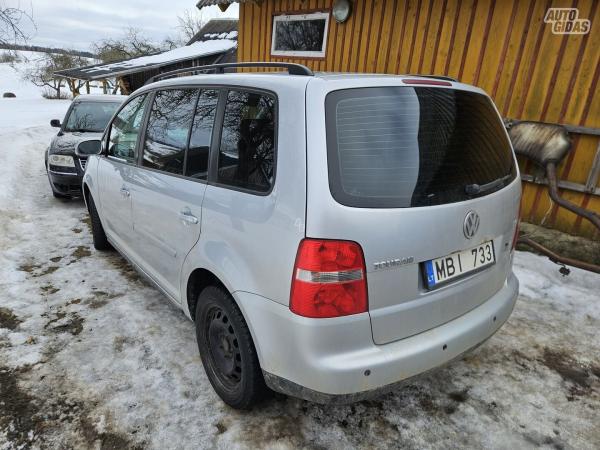 Volkswagen Touran 2004 Ignalina, ar dzinēja tilpumu 1.60 L un nobraukumu 250 tūkst. km par 450 €, foto 4 vietnē AUTOMOTO.COM.LV