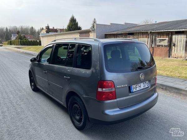 Volkswagen Touran 2004 in Panevezys, with an engine capacity of 2.00 L and mileage of 335 thousand km for 799 €, photo 4 on AUTOMOTO.COM.LV