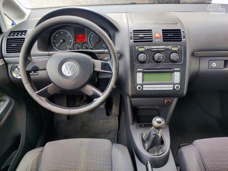 Volkswagen Touran 2004 Bliūdžiai, ar dzinēja tilpumu 2.00 L un nobraukumu 325 tūkst. km par 1330 €, foto 9 vietnē AUTOMOTO.COM.LV