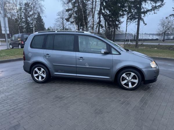 Volkswagen Touran 2004 Viļņa, ar dzinēja tilpumu 1.60 L un nobraukumu 297 tūkst. km par 1350 €, foto 4 vietnē AUTOMOTO.COM.LV