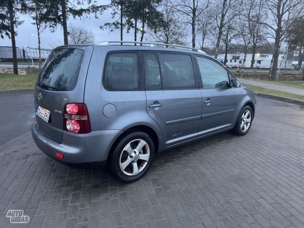 Volkswagen Touran 2004 Viļņa, ar dzinēja tilpumu 1.60 L un nobraukumu 297 tūkst. km par 1350 €, foto 5 vietnē AUTOMOTO.COM.LV