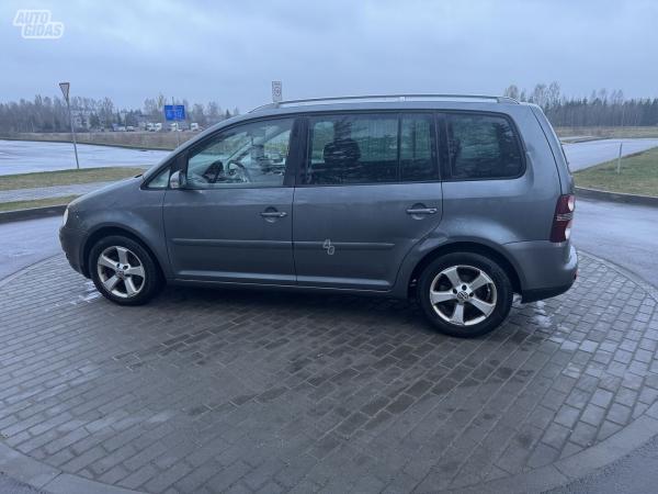 Volkswagen Touran 2004 Viļņa, ar dzinēja tilpumu 1.60 L un nobraukumu 297 tūkst. km par 1350 €, foto 6 vietnē AUTOMOTO.COM.LV