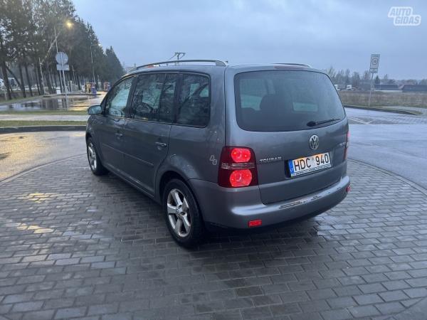 Volkswagen Touran 2004 Viļņa, ar dzinēja tilpumu 1.60 L un nobraukumu 297 tūkst. km par 1350 €, foto 7 vietnē AUTOMOTO.COM.LV