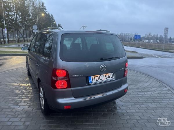 Volkswagen Touran 2004 Viļņa, ar dzinēja tilpumu 1.60 L un nobraukumu 297 tūkst. km par 1350 €, foto 8 vietnē AUTOMOTO.COM.LV