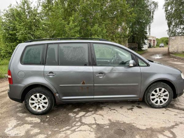 Volkswagen Touran 2004 in Siauliai, with an engine capacity of 2.00 L and mileage of 350 thousand km for 750 €, photo 4 on AUTOMOTO.COM.LV