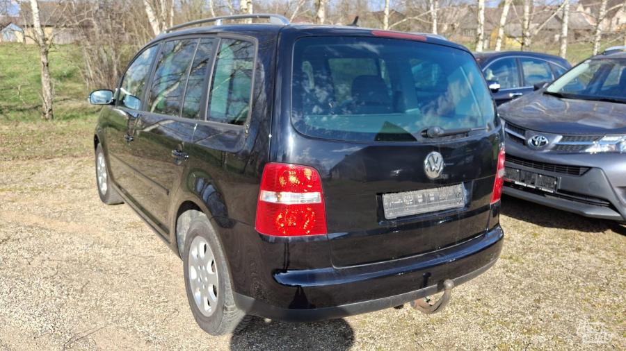 Volkswagen Touran 2004 in Vilnius, with an engine capacity of 2.00 L and mileage of 250 thousand km for 3499 €, photo 4 on AUTOMOTO.COM.LV