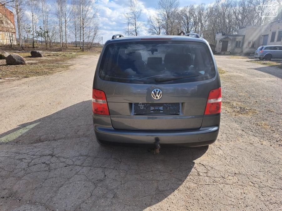 Volkswagen Touran 2004 Biržai, ar dzinēja tilpumu 1.90 L un nobraukumu 290 tūkst. km par 1900 €, foto 5 vietnē AUTOMOTO.COM.LV