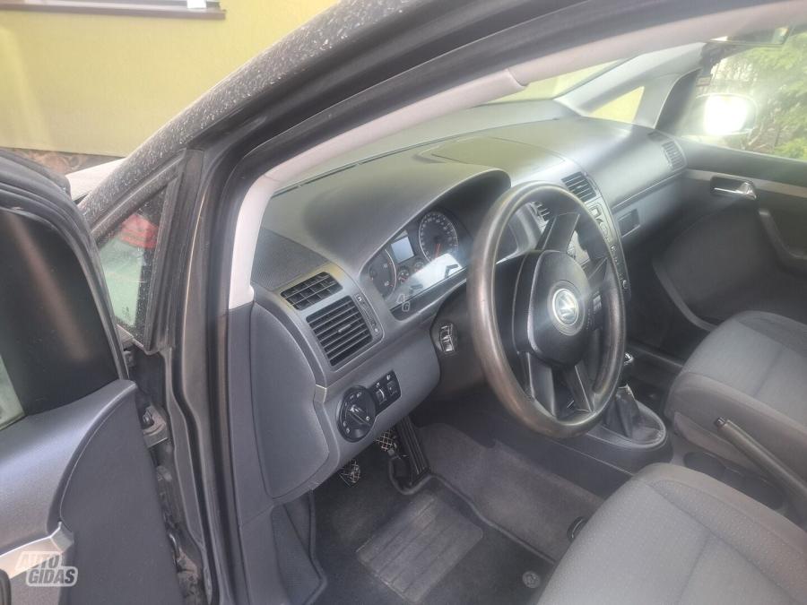 Volkswagen Touran 2004 Biržai, ar dzinēja tilpumu 1.90 L un nobraukumu 290 tūkst. km par 1900 €, foto 14 vietnē AUTOMOTO.COM.LV
