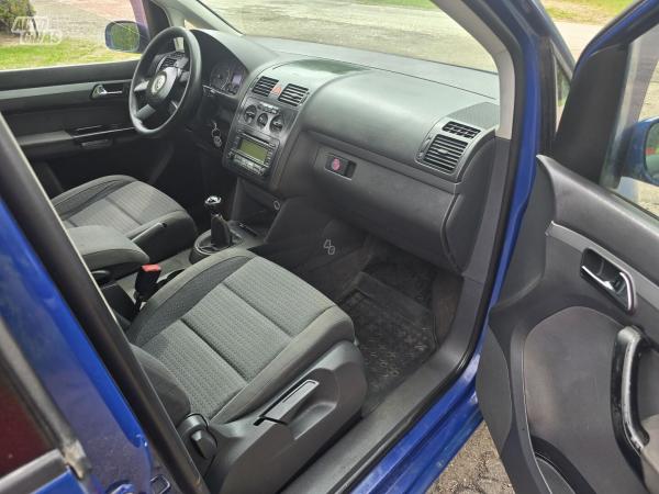 Volkswagen Touran 2004 Jurbarkas, ar dzinēja tilpumu 1.90 L un nobraukumu 280 tūkst. km par 950 €, foto 5 vietnē AUTOMOTO.COM.LV