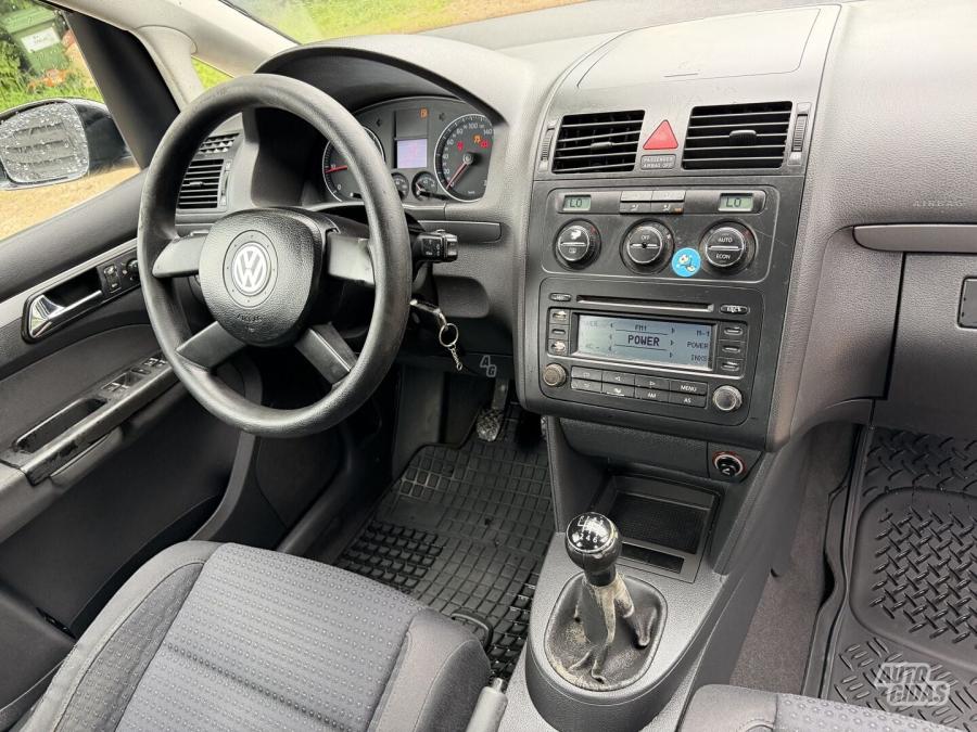 Volkswagen Touran 2004 Utena, ar dzinēja tilpumu 2.00 L un nobraukumu 345 tūkst. km par 2100 €, foto 13 vietnē AUTOMOTO.COM.LV