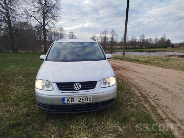 Volkswagen Touran 2004 in Gulbene, with an engine capacity of 2.00 L and mileage of 336 thousand km for 1550 €, photo 8 on AUTOMOTO.COM.LV