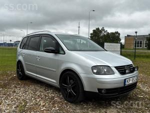Volkswagen Touran 2004 in Saldus, with an engine capacity of 2.00 L and mileage of 374 thousand km for 1600 €, photo 4 on AUTOMOTO.COM.LV