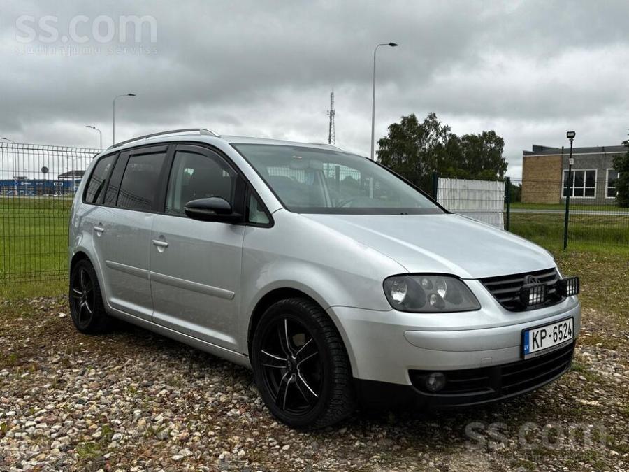 Volkswagen Touran 2004 in Saldus, with an engine capacity of 2.00 L and mileage of 374 thousand km for 1600 €, photo 4 on AUTOMOTO.COM.LV