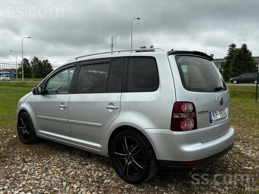 Volkswagen Touran 2004 in Saldus, with an engine capacity of 2.00 L and mileage of 374 thousand km for 1600 €, photo 5 on AUTOMOTO.COM.LV