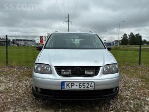 Volkswagen Touran 2004 in Saldus, with an engine capacity of 2.00 L and mileage of 374 thousand km for 1600 €, photo 6 on AUTOMOTO.COM.LV