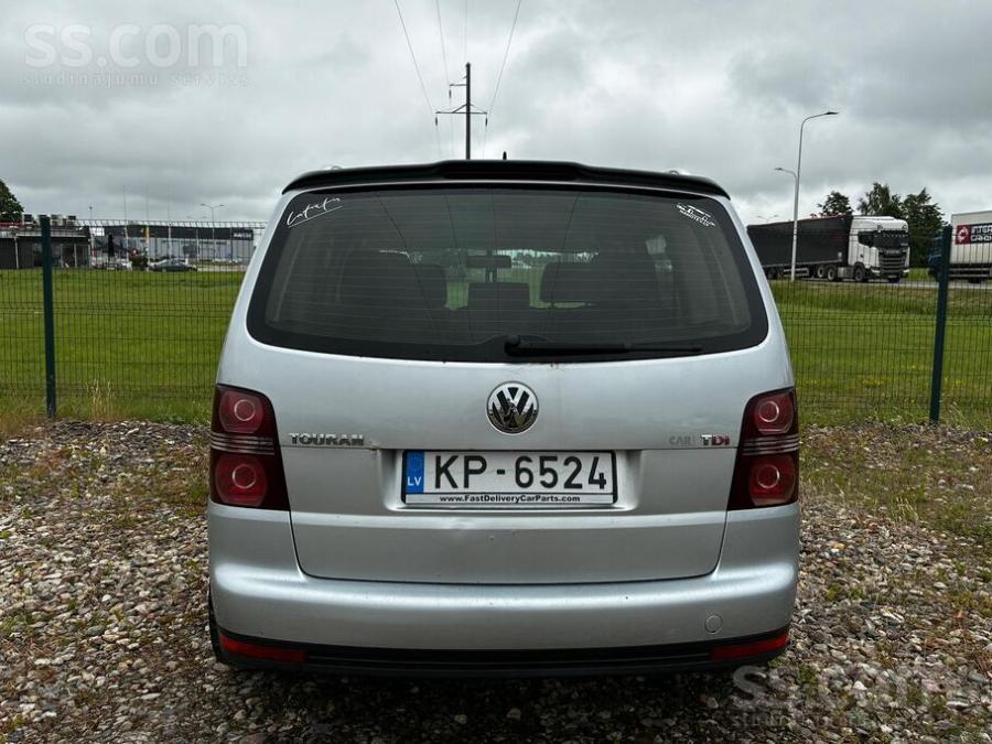 Volkswagen Touran 2004 in Saldus, with an engine capacity of 2.00 L and mileage of 374 thousand km for 1600 €, photo 7 on AUTOMOTO.COM.LV