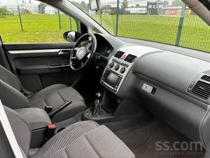 Volkswagen Touran 2004 in Saldus, with an engine capacity of 2.00 L and mileage of 374 thousand km for 1600 €, photo 8 on AUTOMOTO.COM.LV