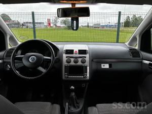 Volkswagen Touran 2004 in Saldus, with an engine capacity of 2.00 L and mileage of 374 thousand km for 1600 €, photo 9 on AUTOMOTO.COM.LV