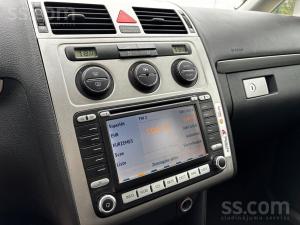 Volkswagen Touran 2004 in Saldus, with an engine capacity of 2.00 L and mileage of 374 thousand km for 1600 €, photo 10 on AUTOMOTO.COM.LV