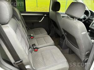 Volkswagen Touran 2004 in Saldus, with an engine capacity of 2.00 L and mileage of 374 thousand km for 1600 €, photo 11 on AUTOMOTO.COM.LV