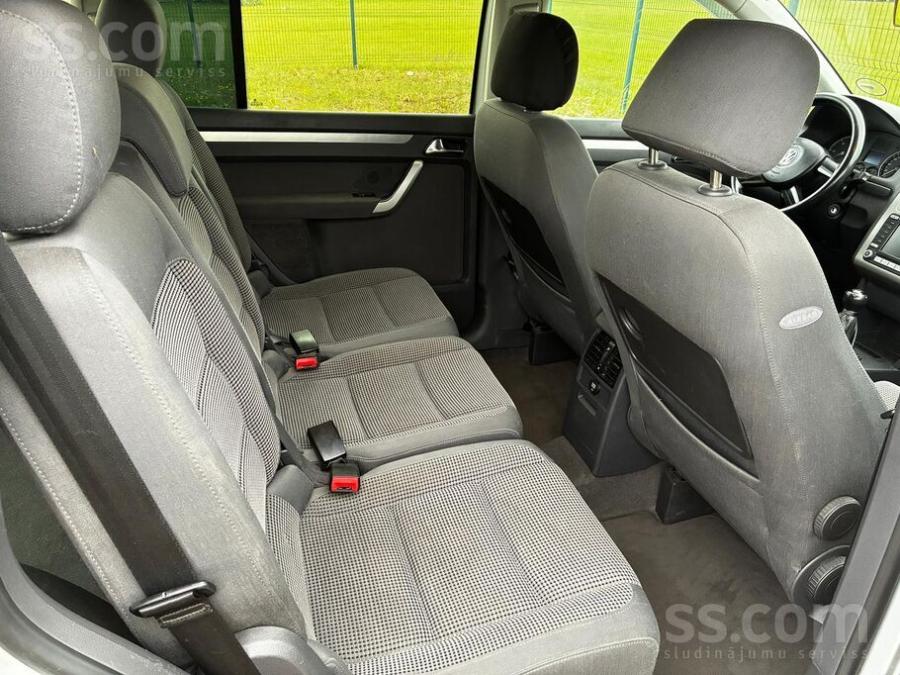 Volkswagen Touran 2004 in Saldus, with an engine capacity of 2.00 L and mileage of 374 thousand km for 1600 €, photo 11 on AUTOMOTO.COM.LV
