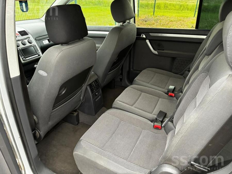Volkswagen Touran 2004 in Saldus, with an engine capacity of 2.00 L and mileage of 374 thousand km for 1600 €, photo 12 on AUTOMOTO.COM.LV