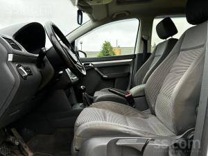 Volkswagen Touran 2004 in Saldus, with an engine capacity of 2.00 L and mileage of 374 thousand km for 1600 €, photo 13 on AUTOMOTO.COM.LV