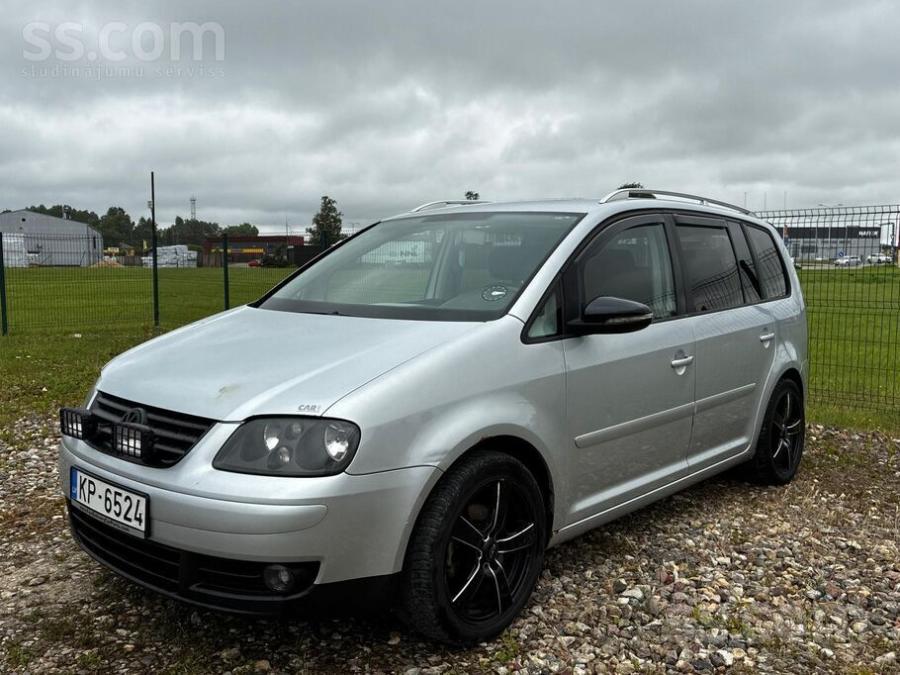 Volkswagen Touran 2004 in Saldus, with an engine capacity of 2.00 L and mileage of 374 thousand km for 1600 €, photo 15 on AUTOMOTO.COM.LV
