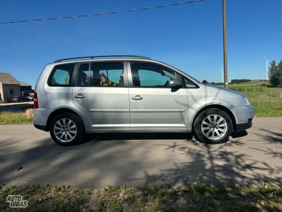 Volkswagen Touran 2004 in Telschi, with an engine capacity of 1.90 L and mileage of 253 thousand km for 2250 €, photo 3 on AUTOMOTO.COM.LV