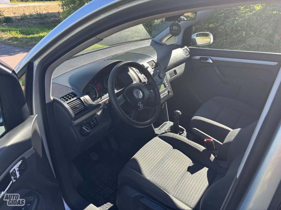 Volkswagen Touran 2004 in Telschi, with an engine capacity of 1.90 L and mileage of 253 thousand km for 2250 €, photo 10 on AUTOMOTO.COM.LV