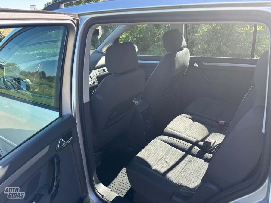 Volkswagen Touran 2004 in Telschi, with an engine capacity of 1.90 L and mileage of 253 thousand km for 2250 €, photo 11 on AUTOMOTO.COM.LV