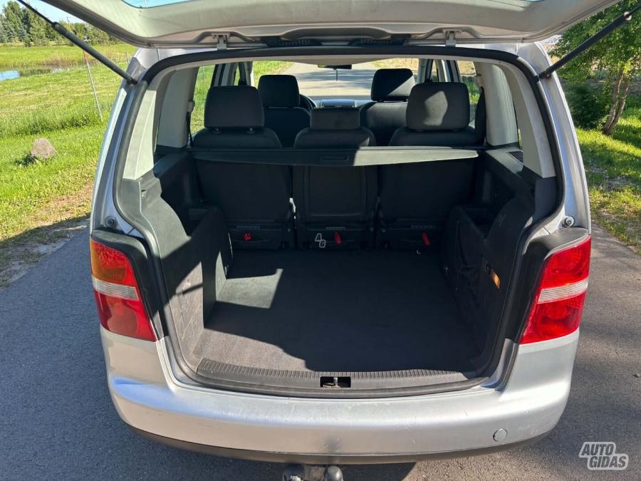 Volkswagen Touran 2004 in Telschi, with an engine capacity of 1.90 L and mileage of 253 thousand km for 2250 €, photo 12 on AUTOMOTO.COM.LV