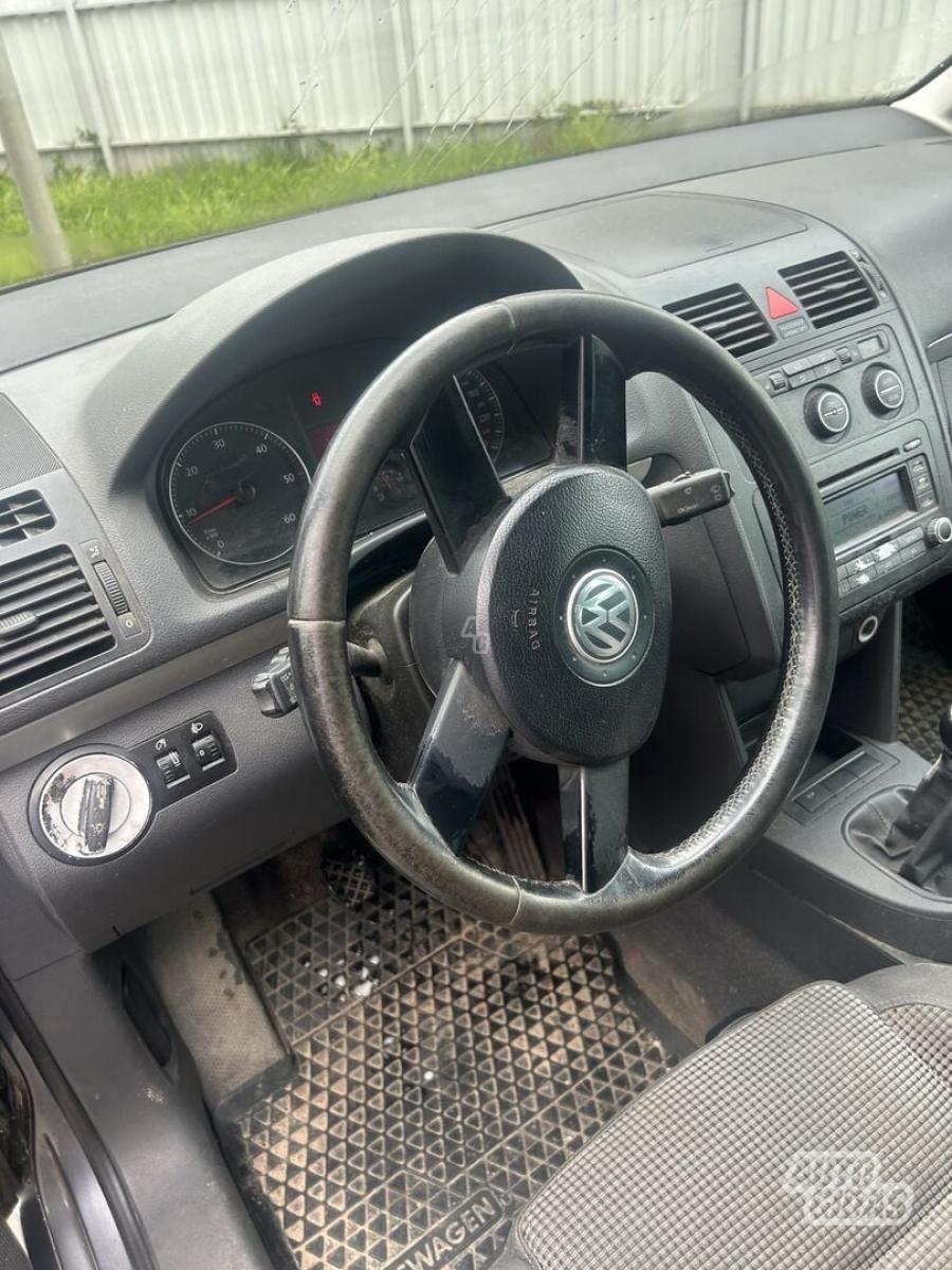 Volkswagen Touran 2004 Prienai, ar dzinēja tilpumu 2.00 L un nobraukumu 385 tūkst. km par 1499 €, foto 6 vietnē AUTOMOTO.COM.LV