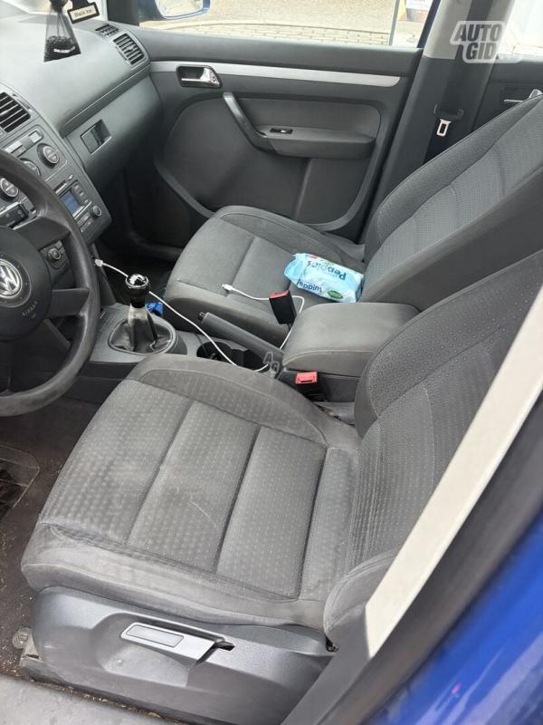 Volkswagen Touran 2004 Jonava, ar dzinēja tilpumu 2.00 L un nobraukumu 406 tūkst. km par 900 €, foto 8 vietnē AUTOMOTO.COM.LV