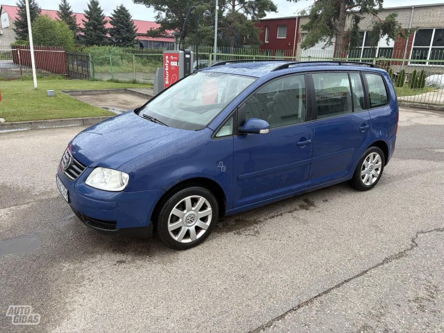 Volkswagen Touran 2004 in Jonava, with an engine capacity of 2.00 L and mileage of 406 thousand km for 900 €, photo 3 on AUTOMOTO.COM.LV
