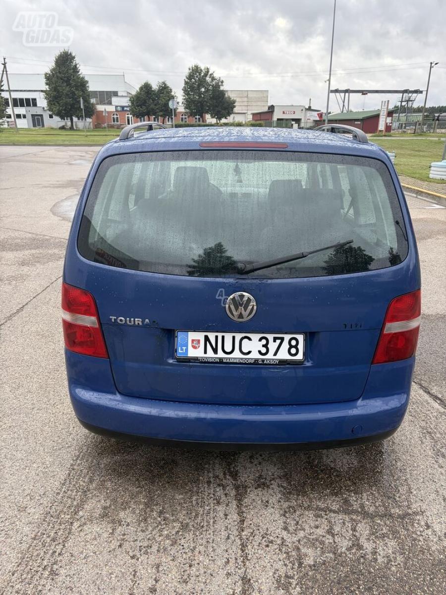 Volkswagen Touran 2004 in Jonava, with an engine capacity of 2.00 L and mileage of 406 thousand km for 900 €, photo 5 on AUTOMOTO.COM.LV