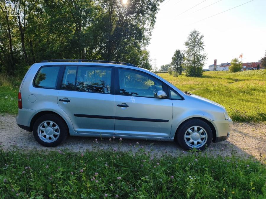 Volkswagen Touran 2004 Viļņa, ar dzinēja tilpumu 1.60 L un nobraukumu 207 tūkst. km par 850 €, foto 5 vietnē AUTOMOTO.COM.LV