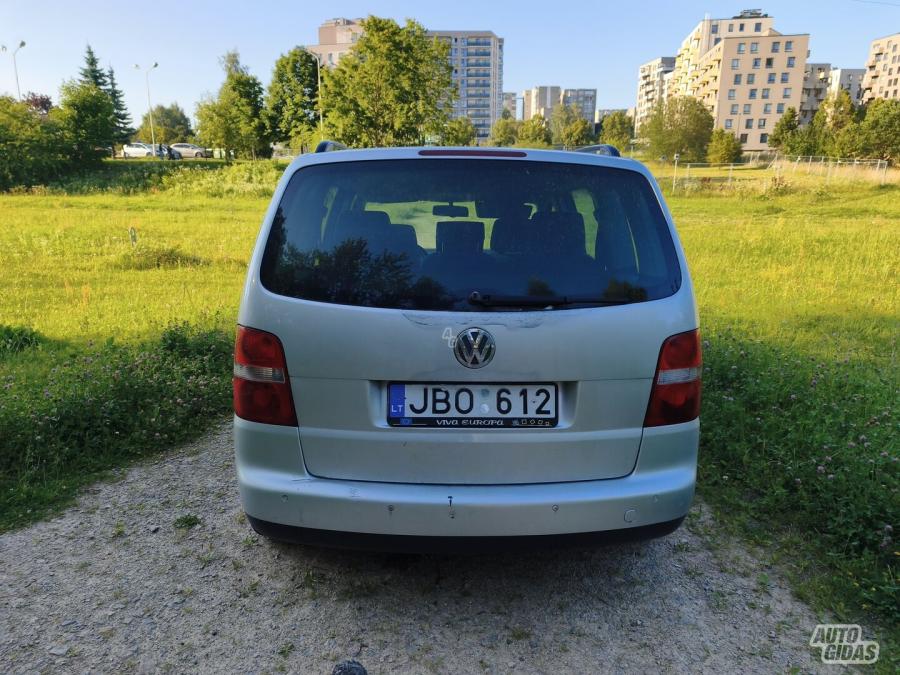 Volkswagen Touran 2004 Viļņa, ar dzinēja tilpumu 1.60 L un nobraukumu 207 tūkst. km par 850 €, foto 7 vietnē AUTOMOTO.COM.LV