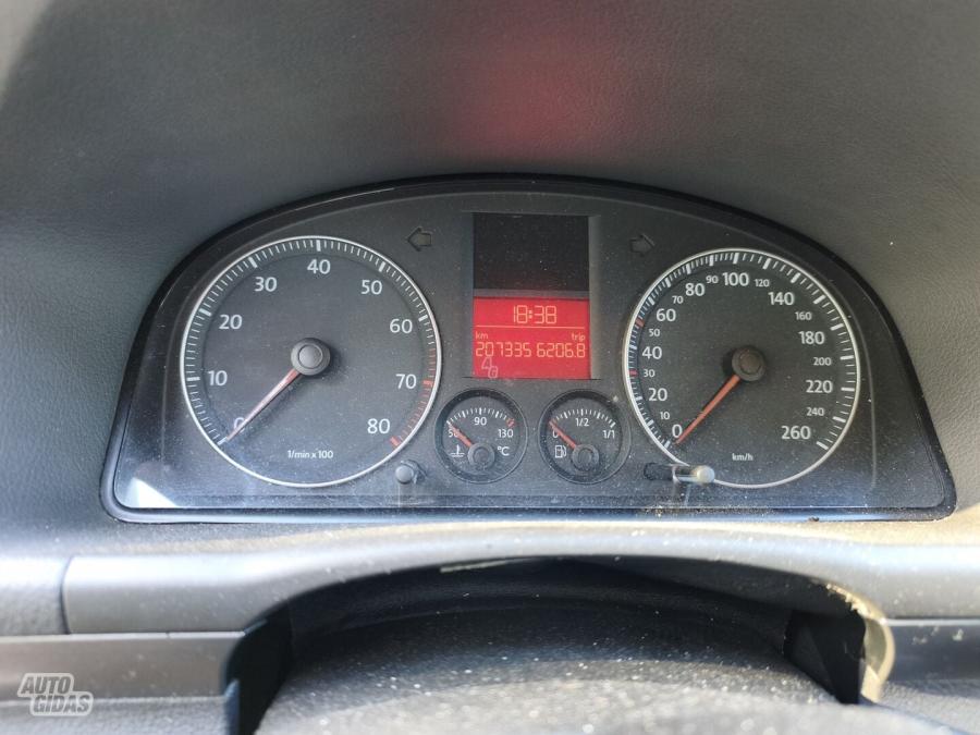 Volkswagen Touran 2004 Viļņa, ar dzinēja tilpumu 1.60 L un nobraukumu 207 tūkst. km par 850 €, foto 13 vietnē AUTOMOTO.COM.LV