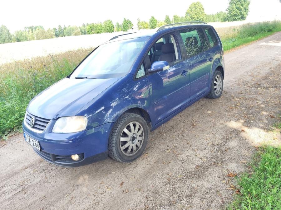 Volkswagen Touran 2004 in Telschi, with an engine capacity of 2.00 L and mileage of 500 thousand km for 420 €, photo 3 on AUTOMOTO.COM.LV