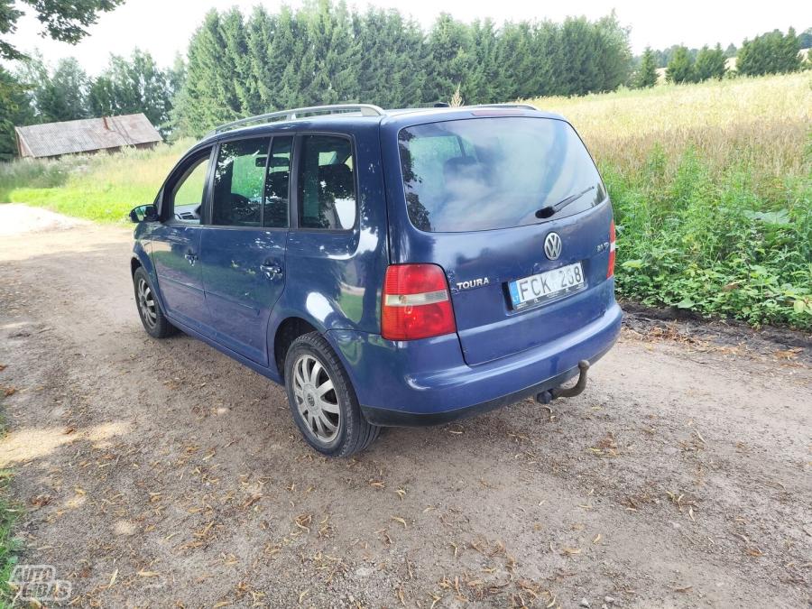 Volkswagen Touran 2004 in Telschi, with an engine capacity of 2.00 L and mileage of 500 thousand km for 420 €, photo 4 on AUTOMOTO.COM.LV
