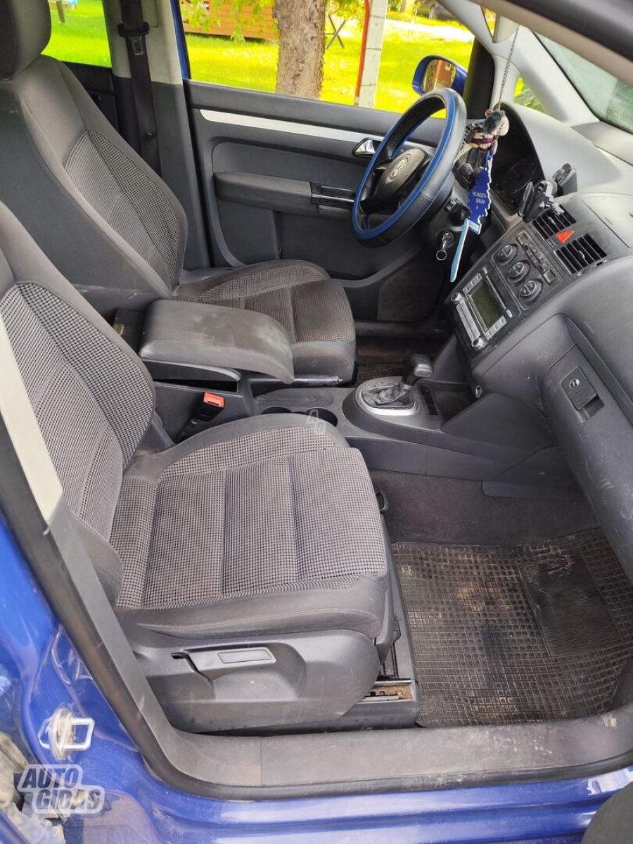 Volkswagen Touran 2004 Telšiai, ar dzinēja tilpumu 2.00 L un nobraukumu 500 tūkst. km par 420 €, foto 6 vietnē AUTOMOTO.COM.LV