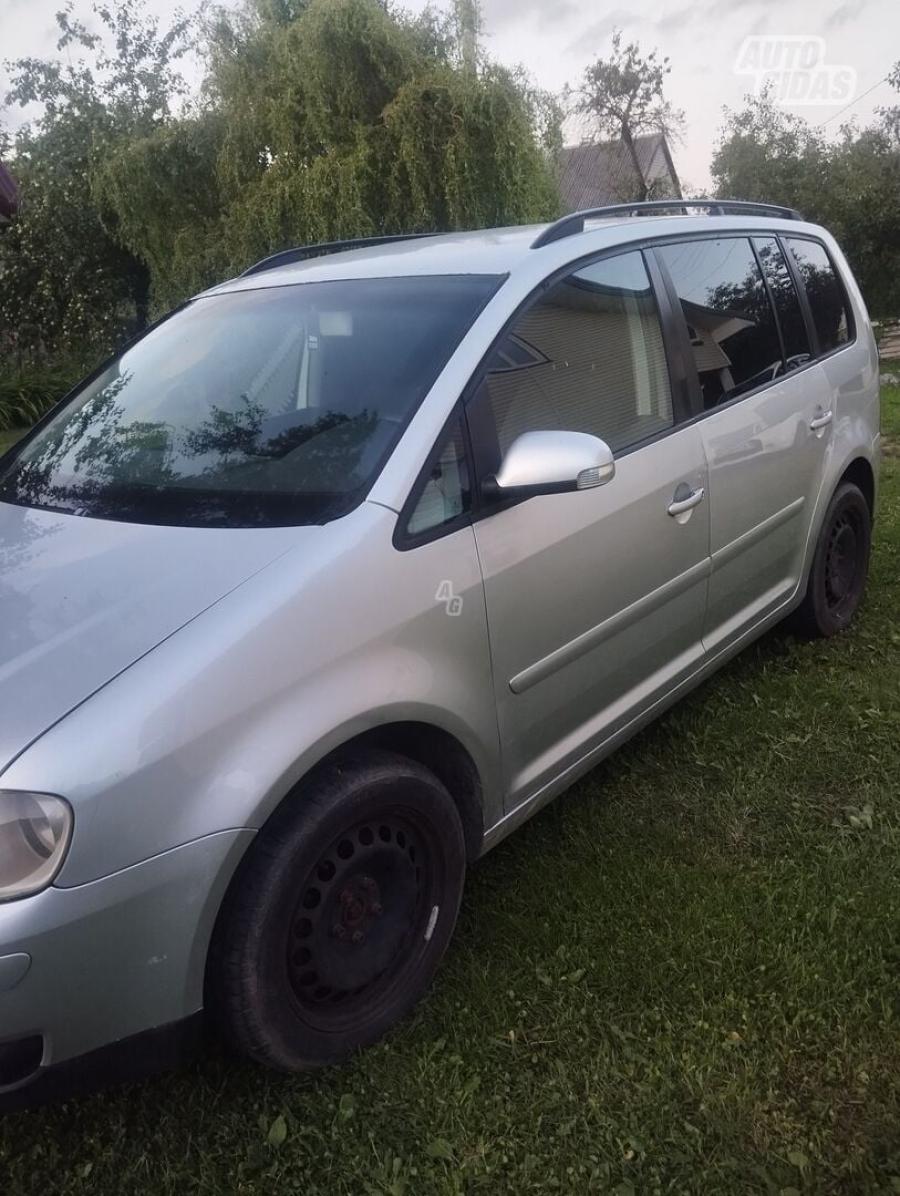 Volkswagen Touran 2004 in Kaisiadorys, with an engine capacity of 2.00 L and mileage of 290 thousand km for 1000 €, photo 3 on AUTOMOTO.COM.LV