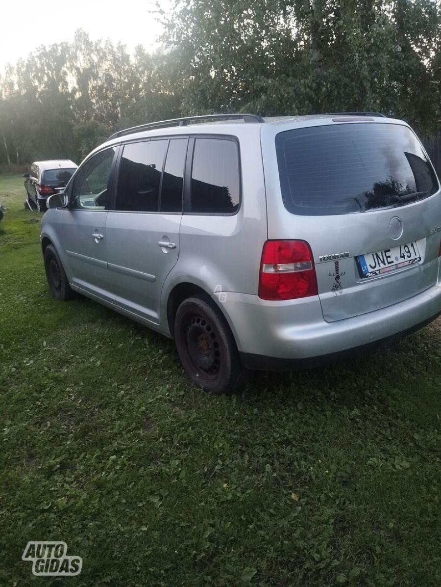 Volkswagen Touran 2004 in Kaisiadorys, with an engine capacity of 2.00 L and mileage of 290 thousand km for 1000 €, photo 4 on AUTOMOTO.COM.LV