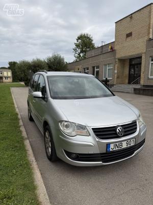 Volkswagen Touran 2004 Kauņa, ar dzinēja tilpumu 1.90 L un nobraukumu 354 tūkst. km par 2900 €, foto  vietnē AUTOMOTO.COM.LV
