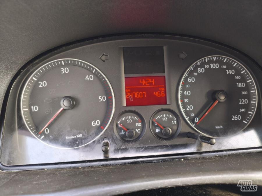 Volkswagen Touran 2004 Joniškis, ar dzinēja tilpumu 1.90 L un nobraukumu 248 tūkst. km par 1998 €, foto 5 vietnē AUTOMOTO.COM.LV