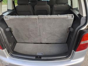 Volkswagen Touran 2004 Joniškis, ar dzinēja tilpumu 1.90 L un nobraukumu 248 tūkst. km par 1998 €, foto 20 vietnē AUTOMOTO.COM.LV