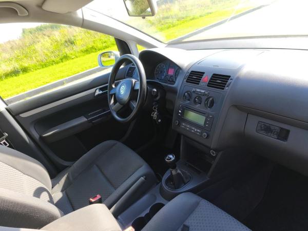 Volkswagen Touran 2004 in Kaunas, with an engine capacity of 1.60 L and mileage of 257 thousand km for 1050 €, photo 9 on AUTOMOTO.COM.LV