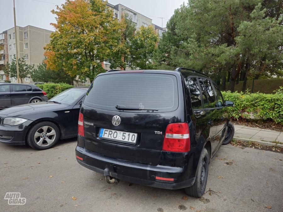 Volkswagen Touran 2004 in Kaunas, with an engine capacity of 1.90 L and mileage of 376 thousand km for 790 €, photo 4 on AUTOMOTO.COM.LV