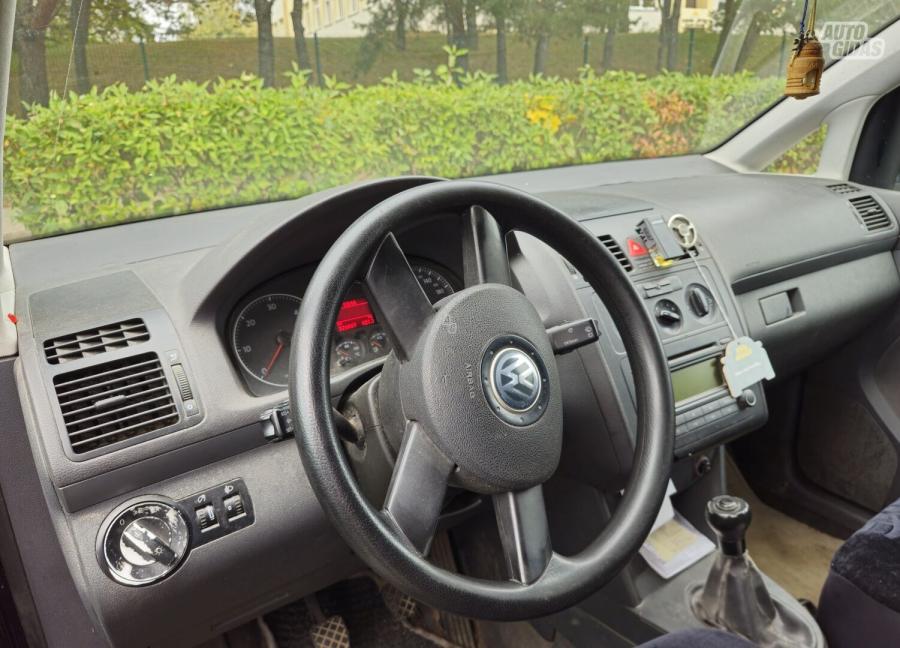 Volkswagen Touran 2004 in Kaunas, with an engine capacity of 1.90 L and mileage of 376 thousand km for 790 €, photo 5 on AUTOMOTO.COM.LV